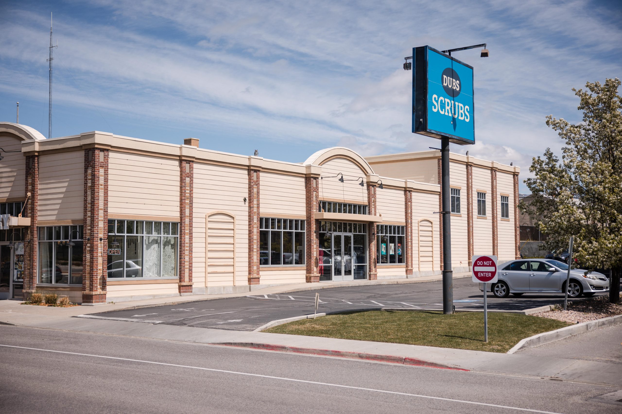 Murray - Dubs Scrubs - Women's & Men's Medical Scrubs & Uniforms